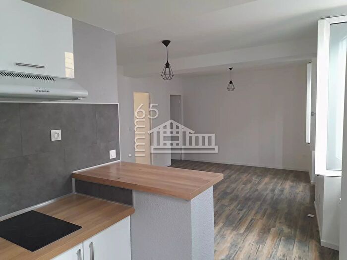 Appartement à louer - Tarbes, Sainte-Anne - 2 pièces - 1 chambre