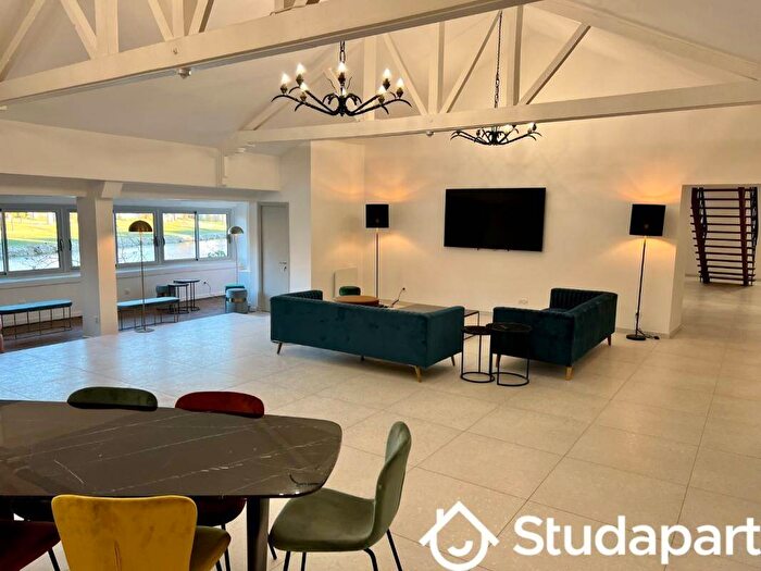 Appartement à louer - Moret-Loing-et-Orvanne - 1 pièce - 6 chambres