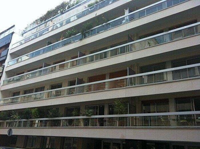 Appartement à louer - Porte Dauphine, Paris ème arrondissement - 2 pièces - 1 chambre