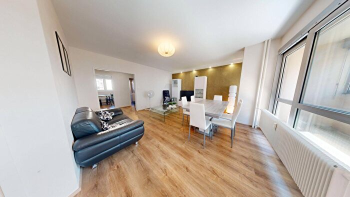 Appartement à louer - Europe Nouveau Bassin-Centre, Mulhouse - 4 pièces - 1 chambre