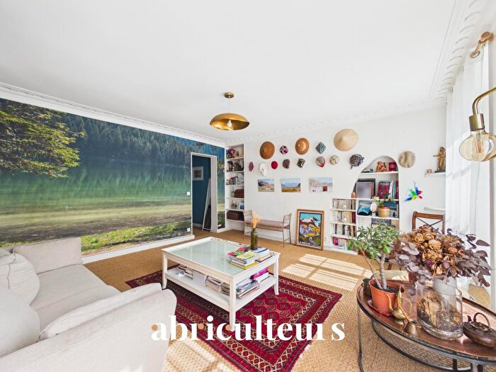 Paris 18ème, Grandes Carrières, Clichy : Appartement 3 pièces à vendre