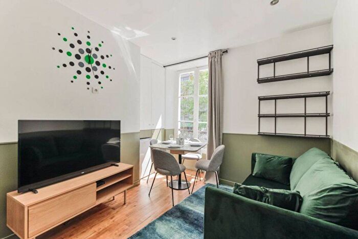 Appartement à louer - Secrétan, Paris ème arrondissement - 2 pièces - 1 chambre