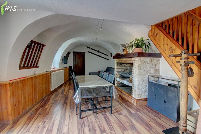 Maison à vendre - Saint-Étienne-le-Laus - 4 pièces - 3 chambres