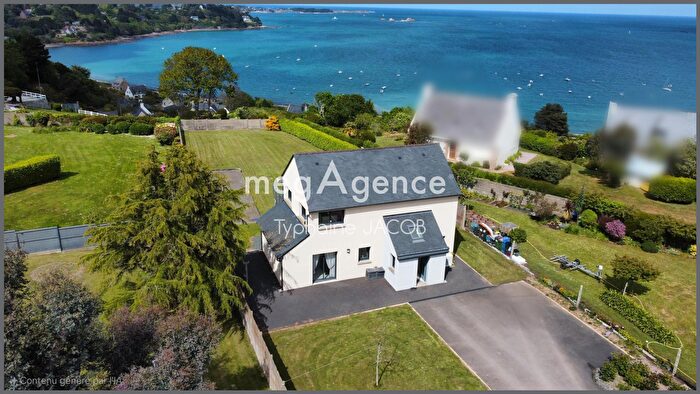 Maison à vendre - Ploubazlanec - 5 pièces - 4 chambres