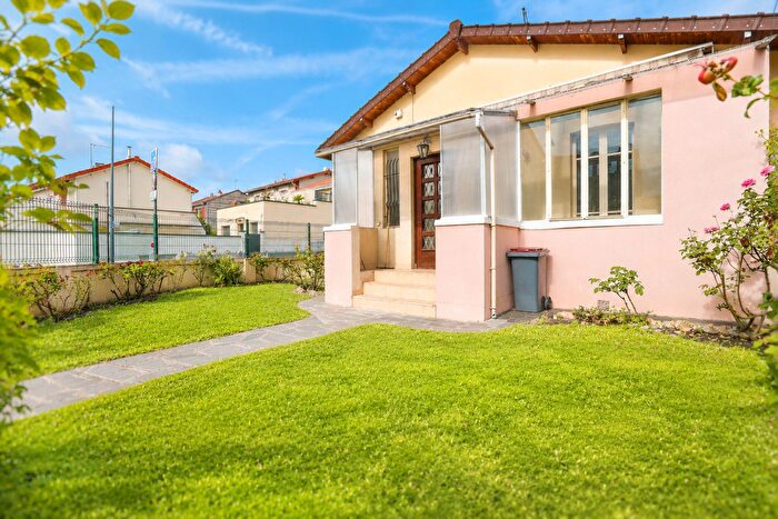 Montreuil, Ruffins, Théophile Sueur : Maison 3 pièces à vendre