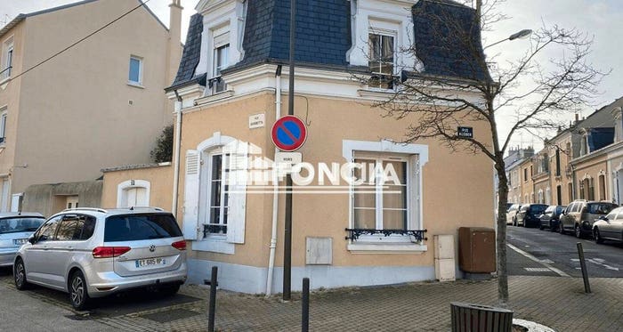 Hôpital-Chasse Royale-Le Pré, Le Mans : Maison 5 pièces à louer