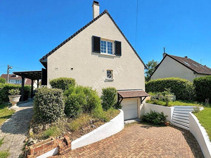 Asnières-sur-Oise : Maison 5 pièces à vendre