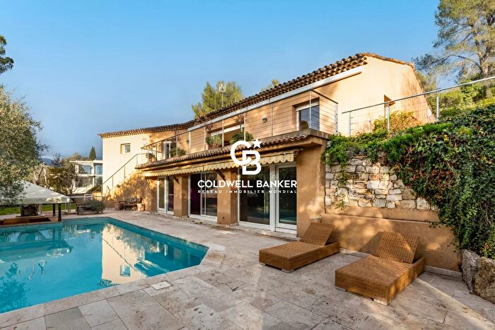 Maison à vendre - Roquefort-les-Pins - 8 pièces - 5 chambres