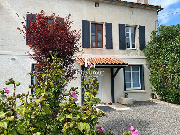 Maison à vendre - Angoulême, Le Vieil Angoulême - 4 pièces - 2 chambres