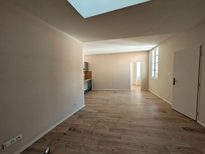Avignon, Palais des Papes, Zone Piétonne : Appartement 3 pièces à louer