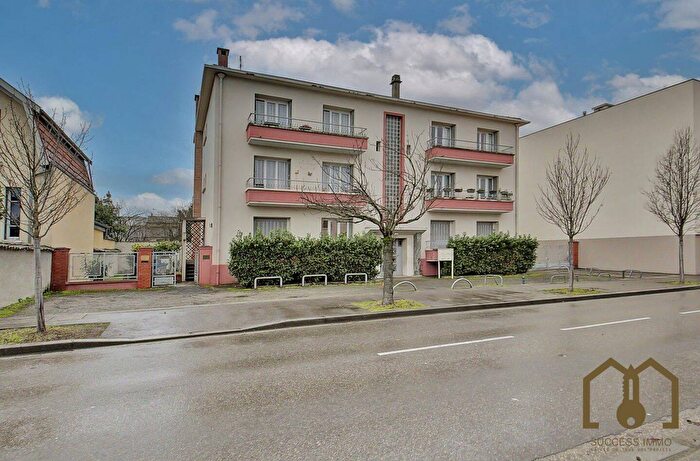 Appartement à louer - Le Village, Vaulx-en-Velin - 1 pièce