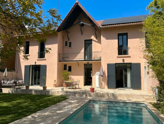 Digne-les-Bains, Centre-ville, Bourg : Maison 6 pièces à vendre
