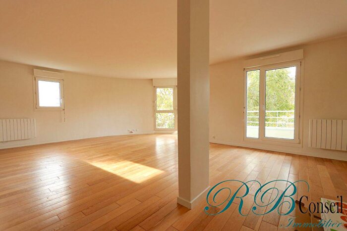 Appartement à louer - Houssières, Châtenay-Malabry - 4 pièces - 2 chambres