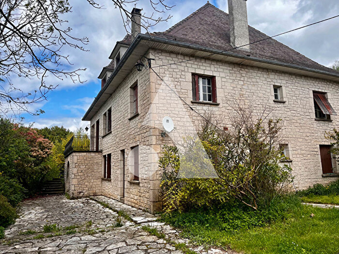 Maison à vendre - Lacapelle-Marival - 11 pièces - 9 chambres
