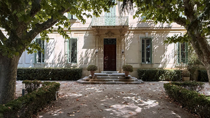 Maison 11 pièces à Grans, à vendre