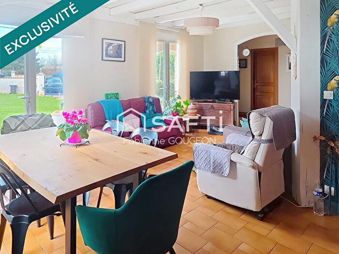 Maison à vendre - Marillac-le-Franc - 8 pièces - 4 chambres