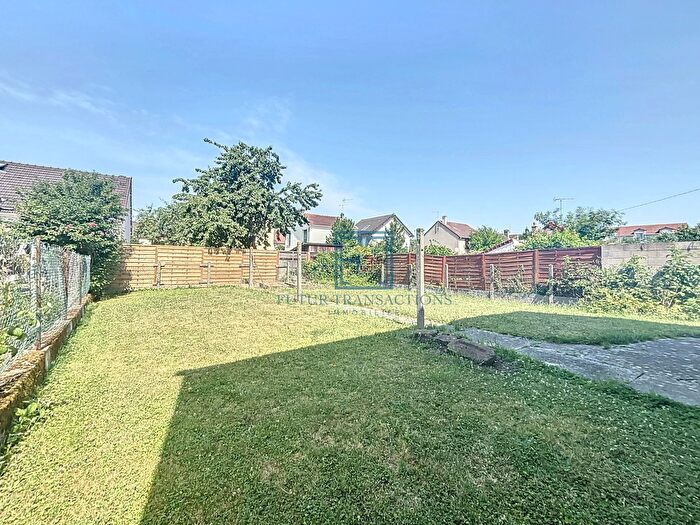 Maison à vendre - Trappes, La Boissière - 6 pièces - 3 chambres