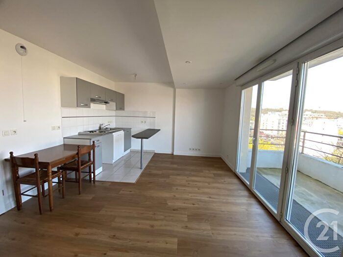 Appartement à louer - Rosny-sous-Bois, Centre-ville - 1 pièce