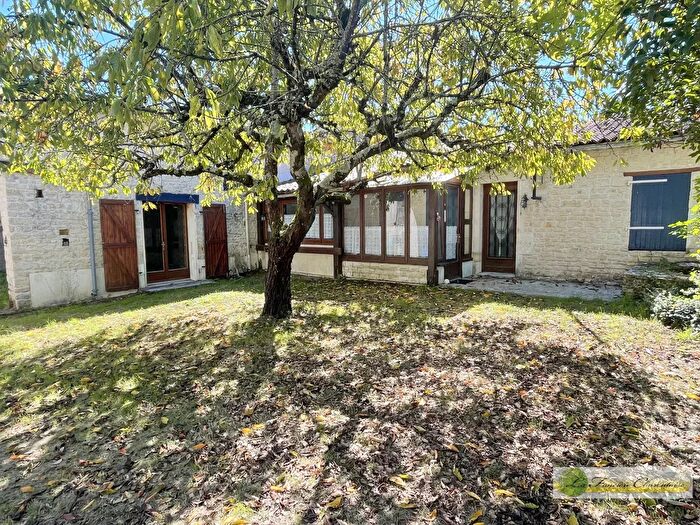 Maison à vendre - Ambérac - 5 pièces - 2 chambres