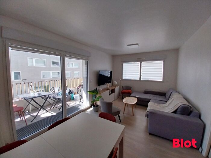 Appartement à vendre - Quartiers Nord-Est, Jeanne dArc - 5 pièces - 4 chambres