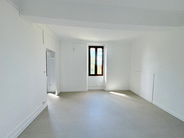 Tourrettes-sur-Loup : Appartement 3 pièces à louer