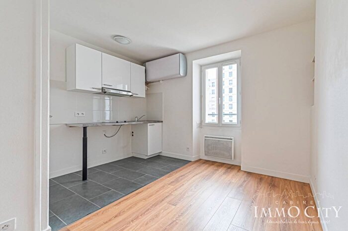 Appartement à louer - Plaine, Paris ème arrondissement - 2 pièces - 1 chambre