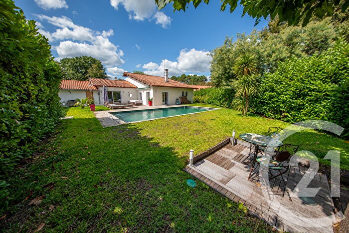 Maison à vendre - Saint-Médard-en-Jalles, Centre-ville - 6 pièces - 4 chambres