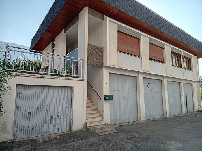 Appartement à vendre - Saint-Jean-de-Maurienne - 5 pièces - 3 chambres