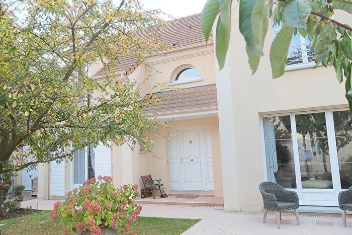 La Ville-du-Bois - Maison 8 pièces à vendre