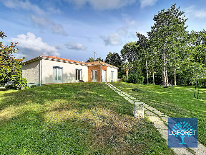 Les Clouzeaux : Maison 7 pièces à vendre