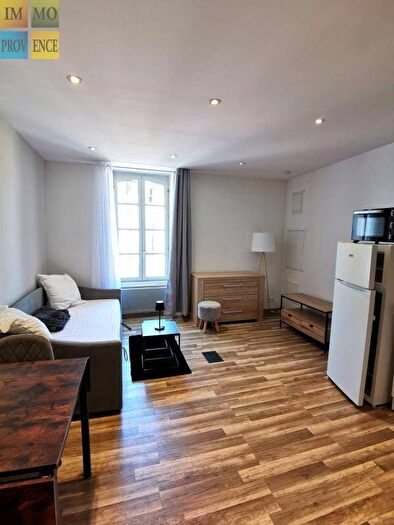 Centre Ancien, Pertuis : Appartement 1 pièce à louer