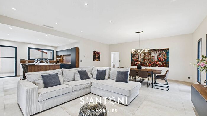 Maison à vendre - Montblanc - 4 pièces - 3 chambres