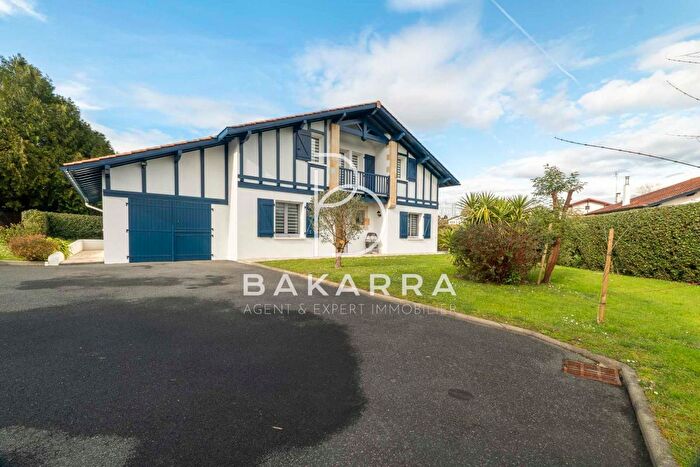 Maison à vendre - Bassussarry - 6 pièces - 4 chambres