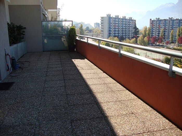 Appartement à louer - Frange Verte-Commanderie, Echirolles - 4 pièces - 3 chambres