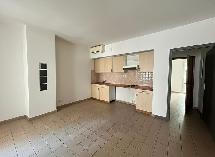Appartement à louer - Aubagne, Centre-ville, Beaumond - 1 pièce