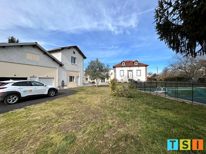 Maison à vendre - Huos - 13 pièces - 9 chambres