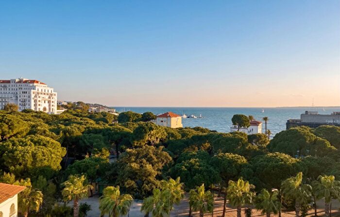 Appartement à vendre - Antibes, Juan-les-Pins, Le Cap - 2 pièces - 2 chambres
