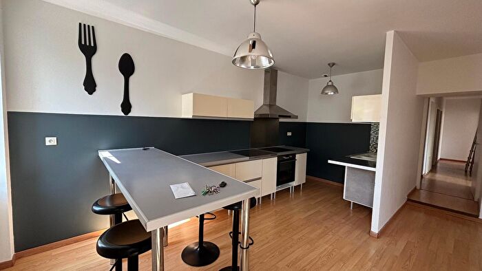 Appartement 4 pièces à Coux, à louer