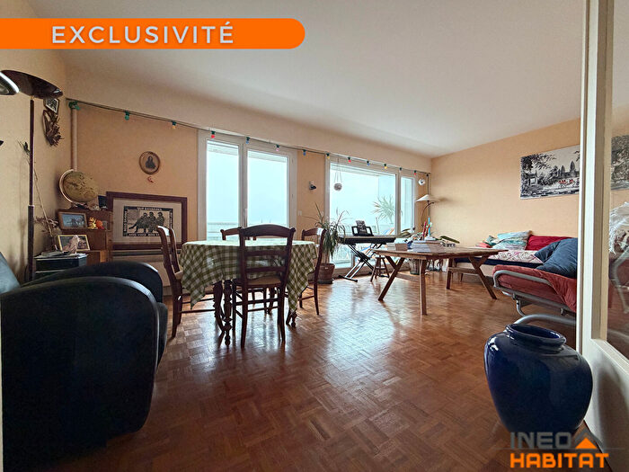 Appartement à vendre - Quartiers Ouest, Bourg lEvesque - 3 pièces - 2 chambres