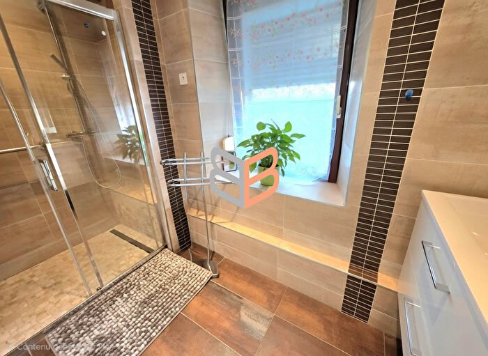 Maison 7 pièces à Landres, à vendre