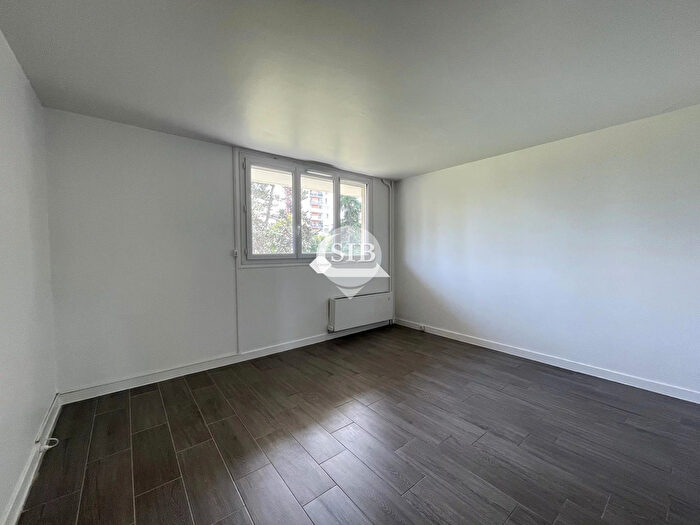 Chilly-Mazarin, Nord : Appartement 1 pièce à louer