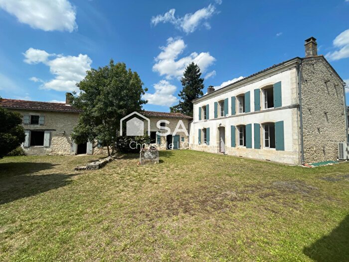 Maison à vendre - Fenioux - 8 pièces - 4 chambres
