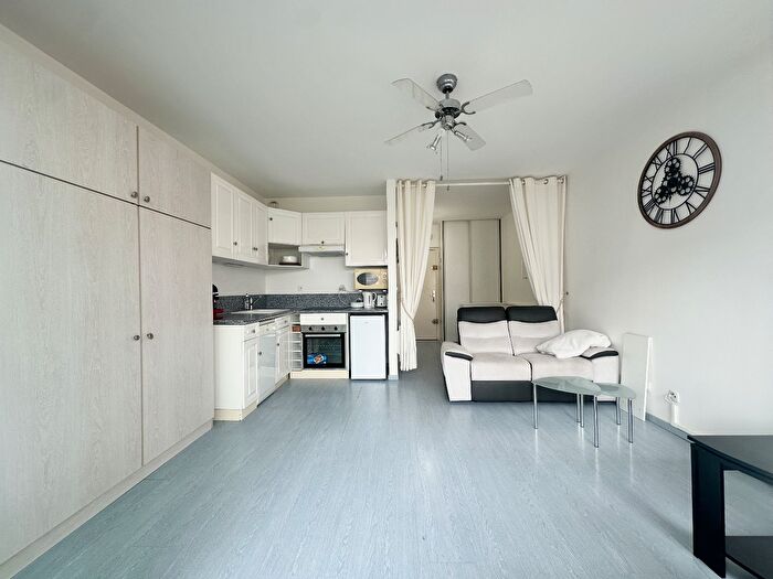 Appartement à louer - Valras-Plage, Centre-ville, Port, Pêcheurs - 1 pièce