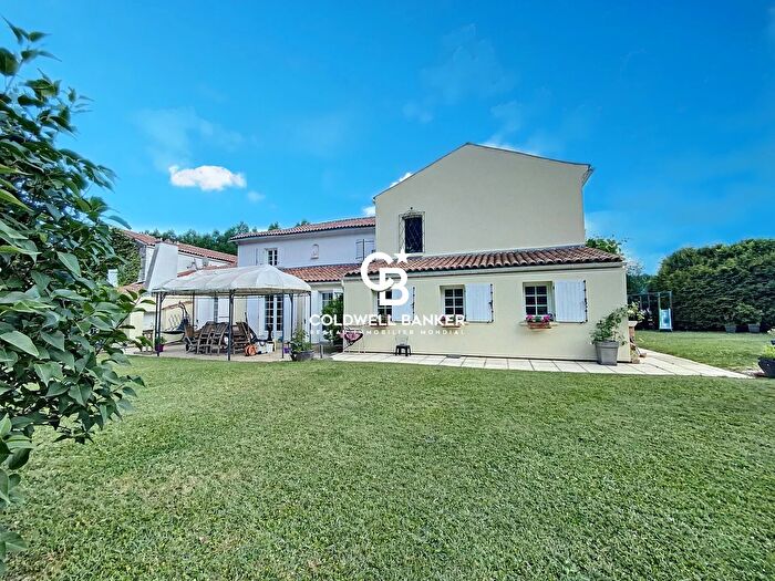 Maison à vendre - Saint-Césaire - 11 pièces - 5 chambres