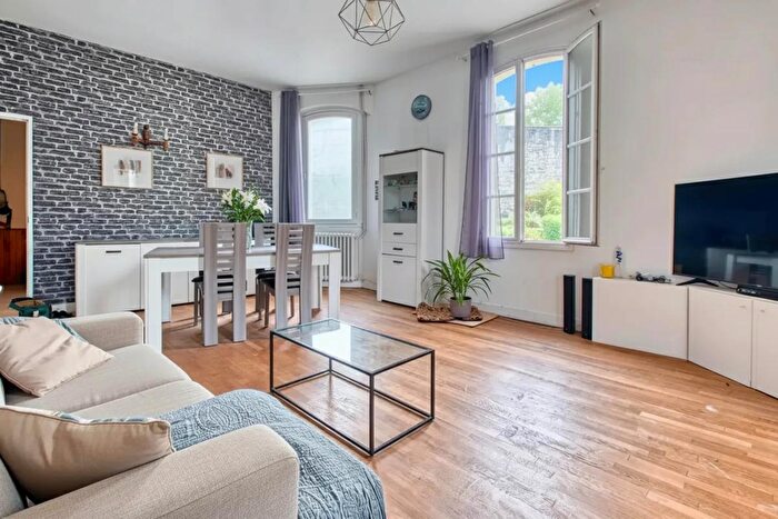 Maison à vendre - Saint-Astier - 5 pièces - 3 chambres