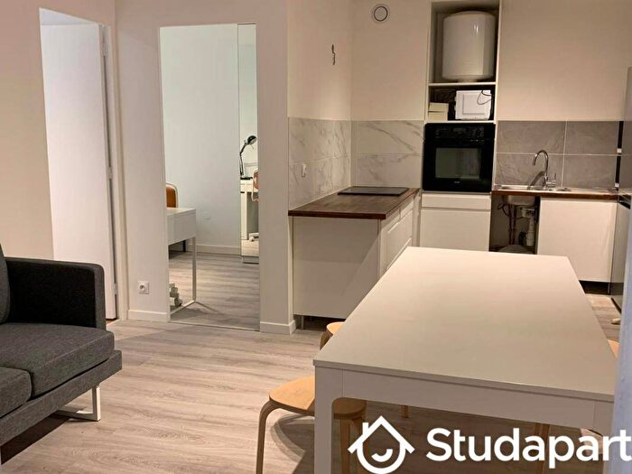 Appartement à louer - Cormiers-Hauts Batons-Champy-Butte Verte, Noisy-le-Grand - 1 pièce - 1 chambre