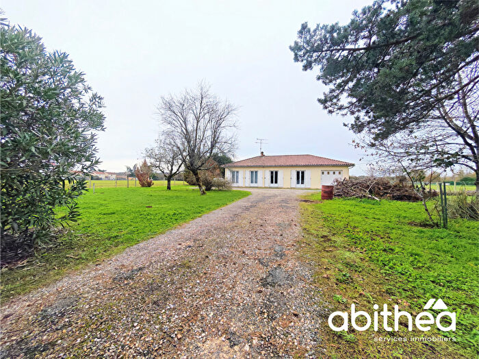 Maison à vendre - Saint-Médard-de-Guizières - 5 pièces - 4 chambres