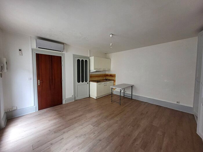 Appartement 1 pièce à Centre Ville Nord, Rochefort, à louer