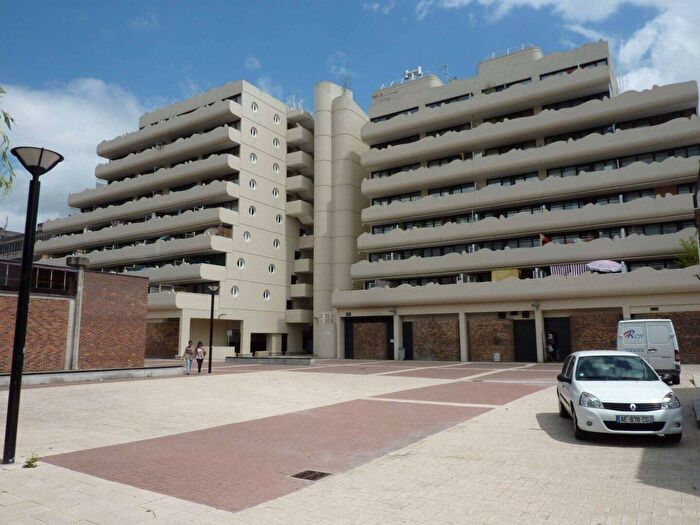 Appartement à louer - Nouvelle Amsterdam-Les Mares, Élancourt - 2 pièces - 1 chambre