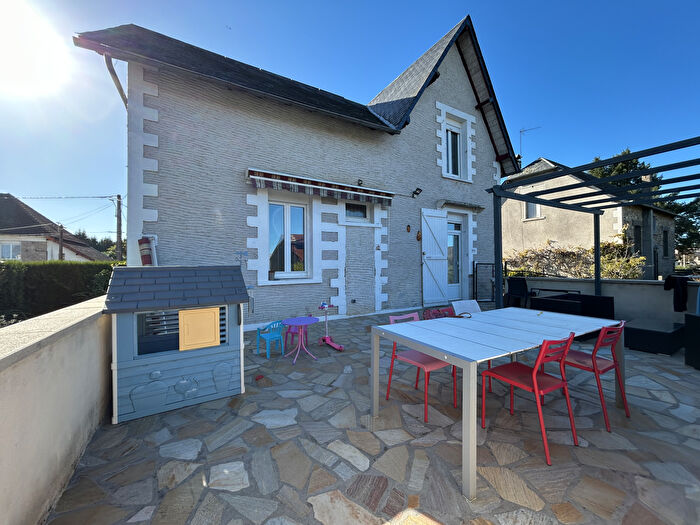 Maison à vendre - Saint-Priest-de-Gimel - 6 pièces - 4 chambres